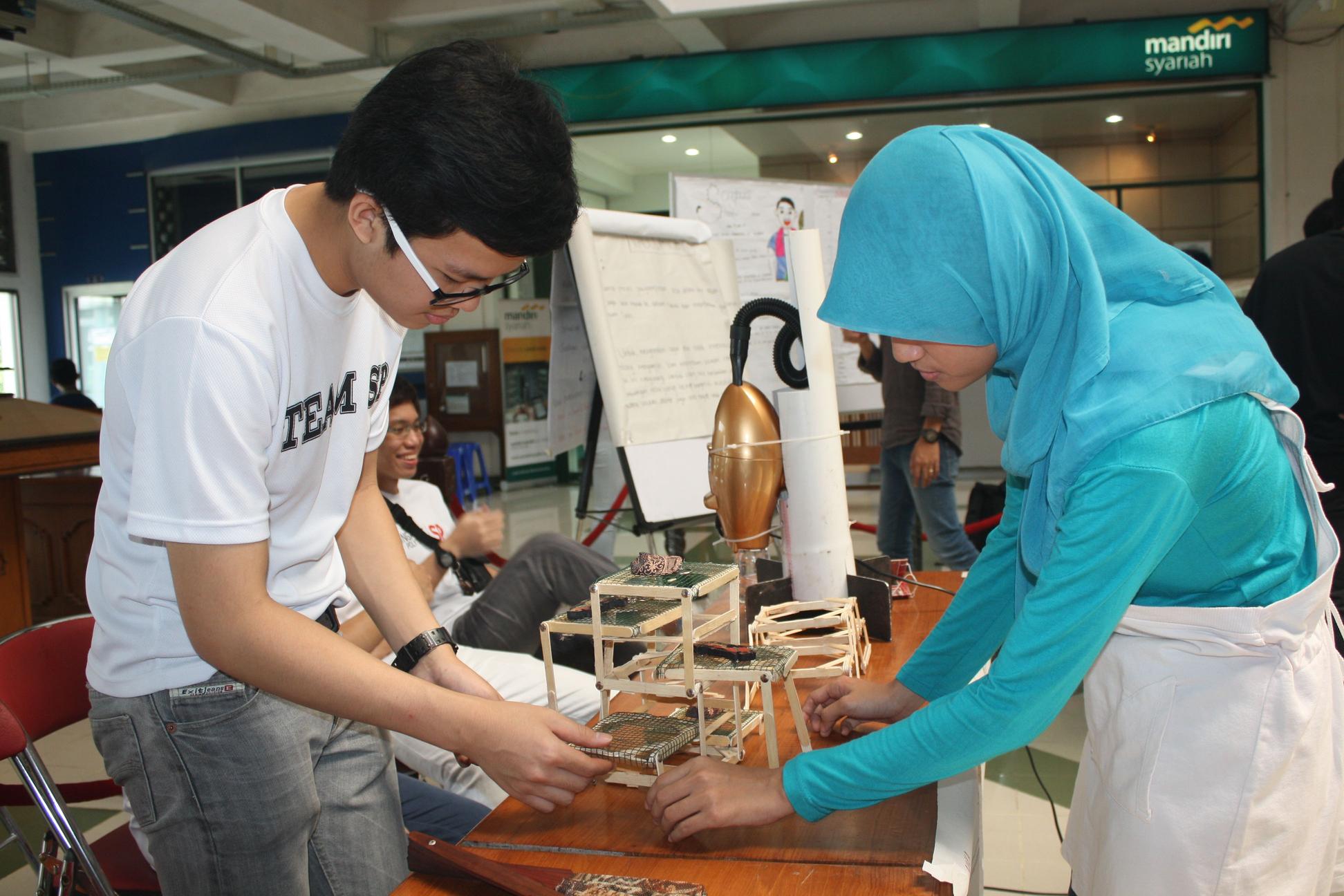 Mahasiswa KKN Internasional Bantu Produksi Kerajinan Batik Kayu Sanggar ... Mahasiswa KKN Internasional Bantu Produksi Kerajinan Batik Kayu Sanggar ...